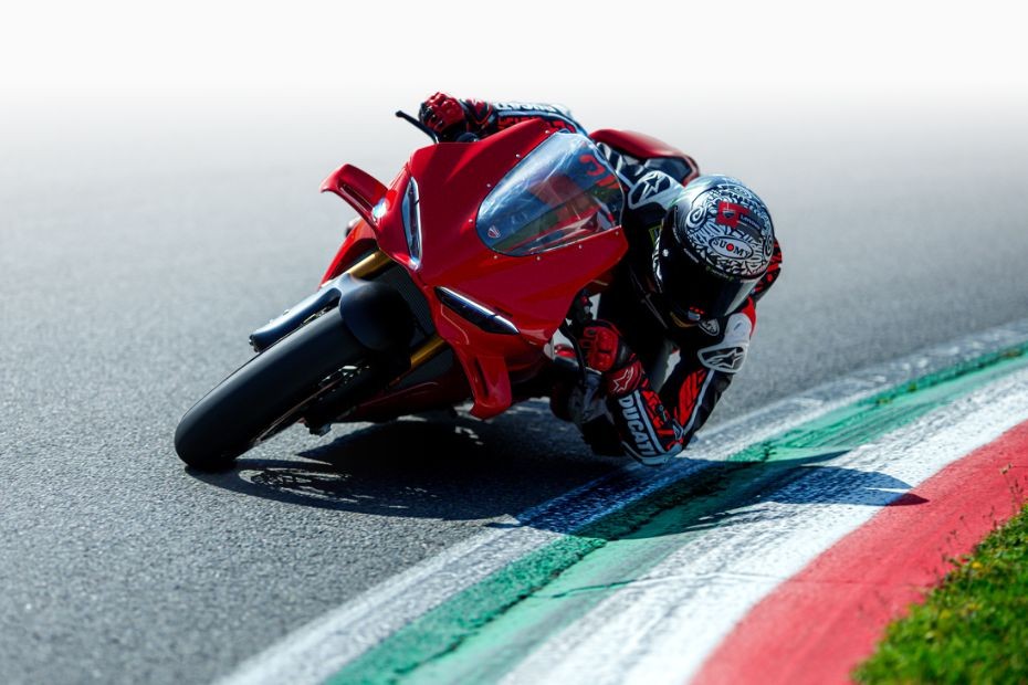 Different Motorcycle Types Explained: Roadsters, ADVs, Cafe Racers and ...