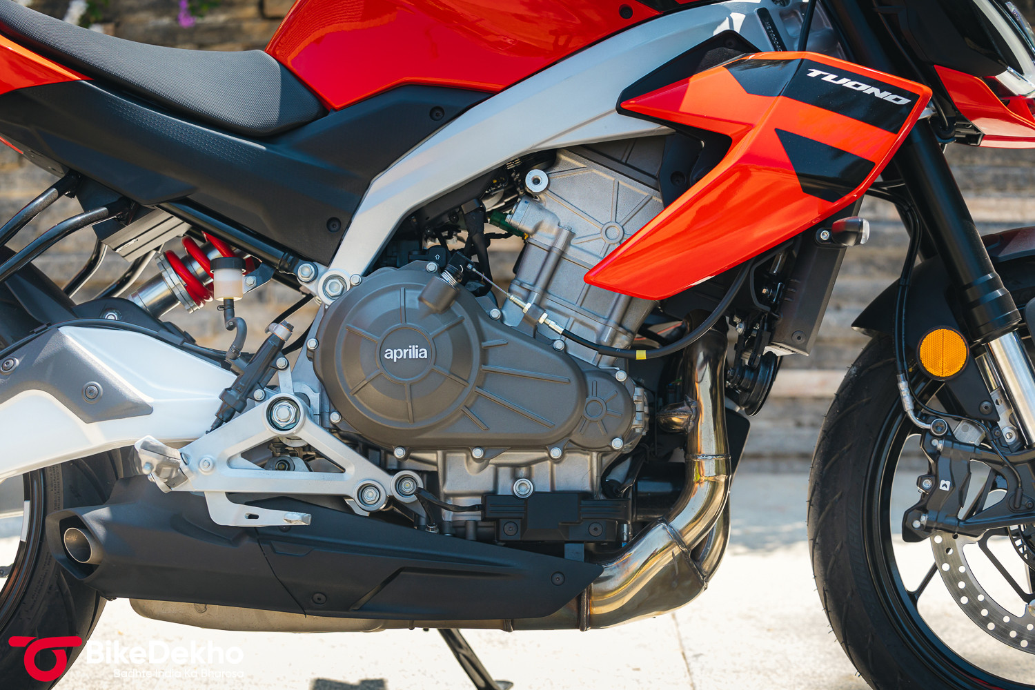 Aprilia Tuono 457 Price- Images, Colours, Specs & Reviews