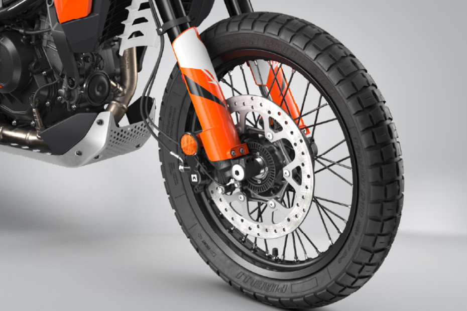 KTM 390 Adventure Tubeless Spoke Wheels: How Do They Work? | BikeDekho
