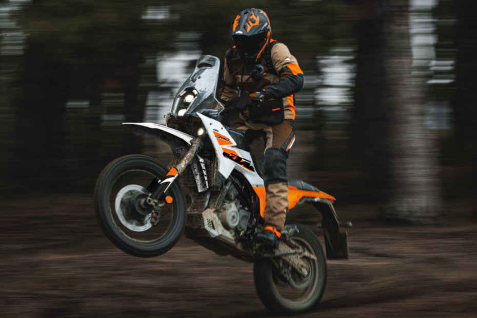 KTM 390 Adventure Tubeless Spoke Wheels: How Do They Work? | BikeDekho