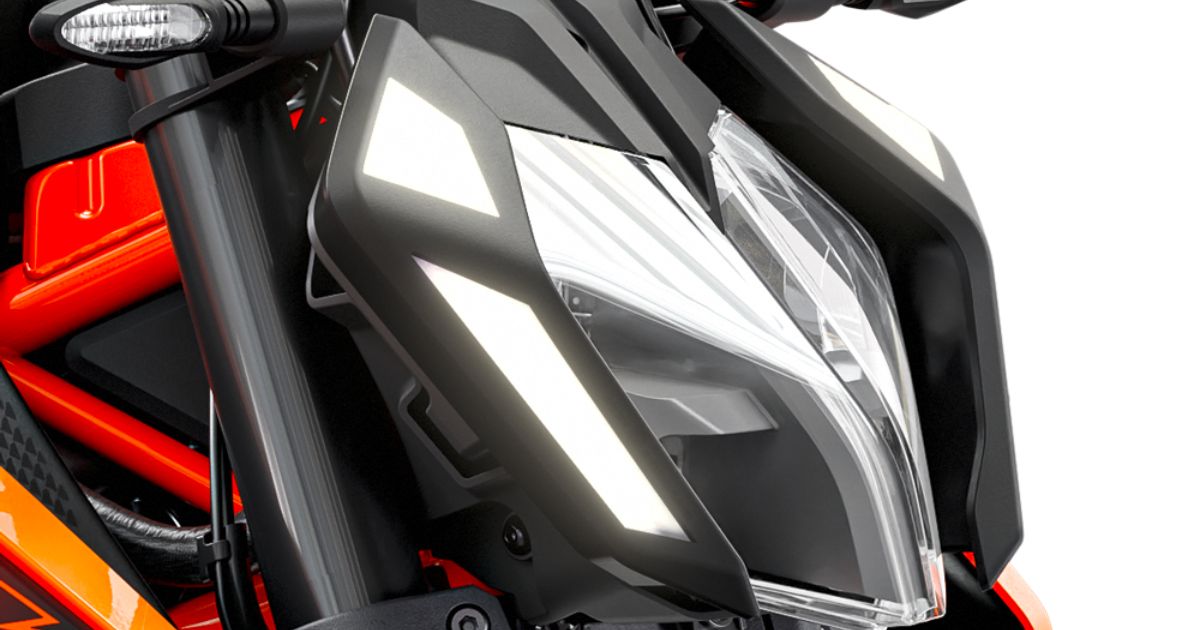 2025 KTM 390 Duke Vs Yamaha MT-03: Image Comparison | BikeDekho