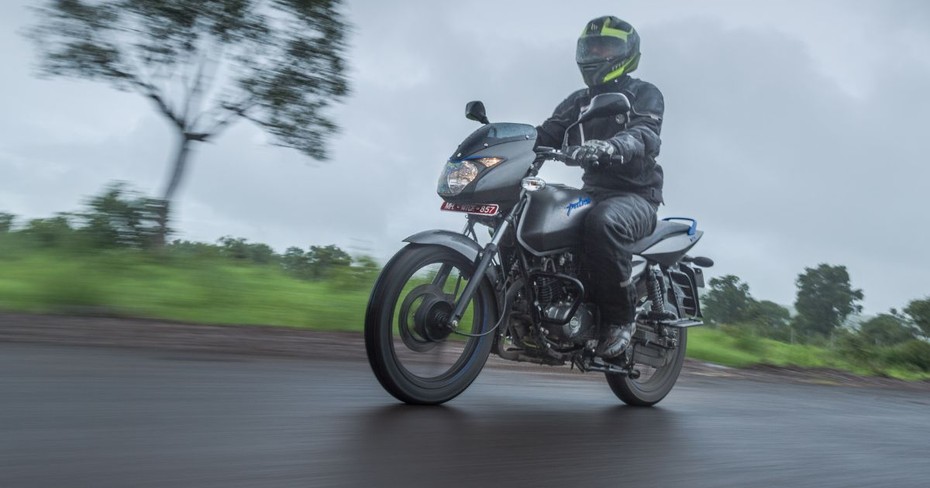 Bajaj Pulsar 125 On road Price, Mileage, Weight, Specifications