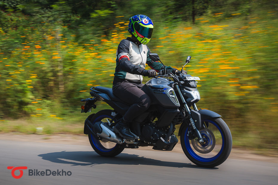 Yamaha FZS-FI V4 Price, Mileage, Weight, Images