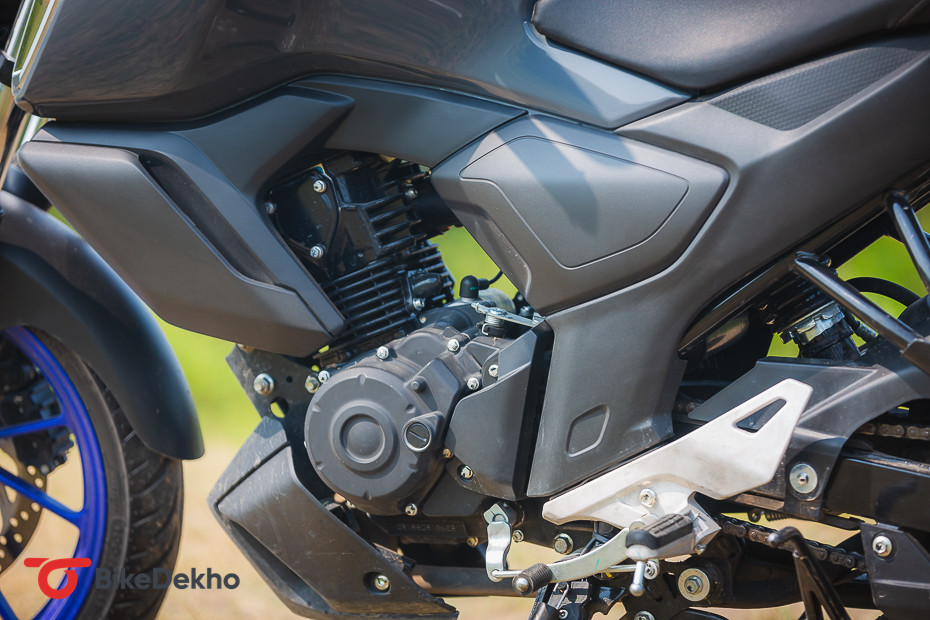 Yamaha FZS-FI V4 Price, Mileage, Weight, Images