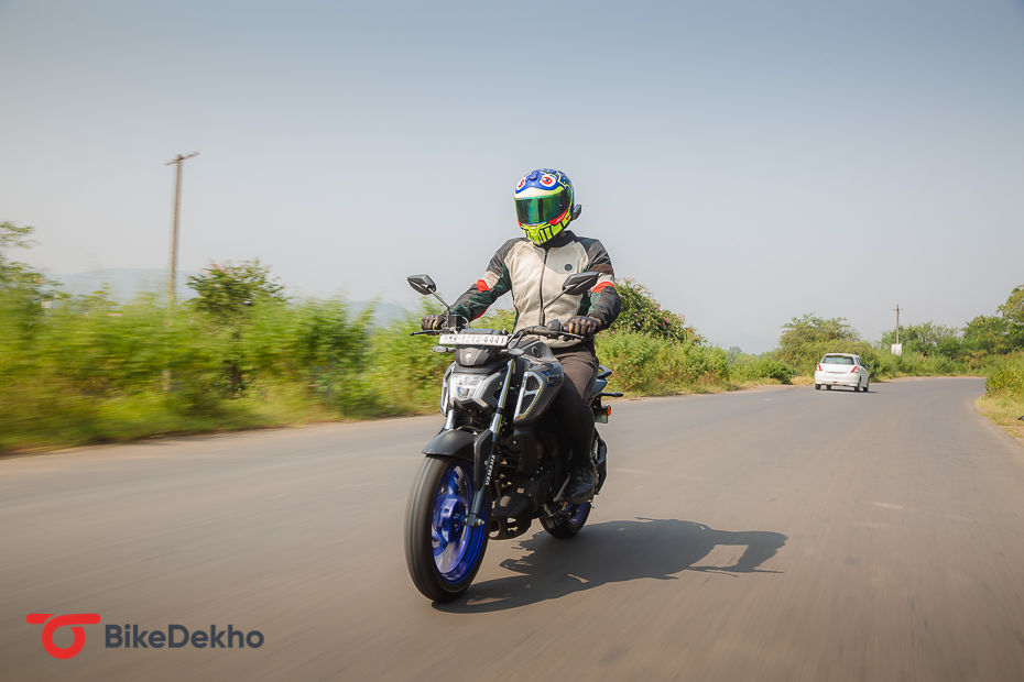 Yamaha FZS-FI V4 Price, Mileage, Weight, Images
