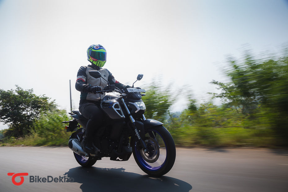 Yamaha FZS-FI V4 Price, Mileage, Weight, Images
