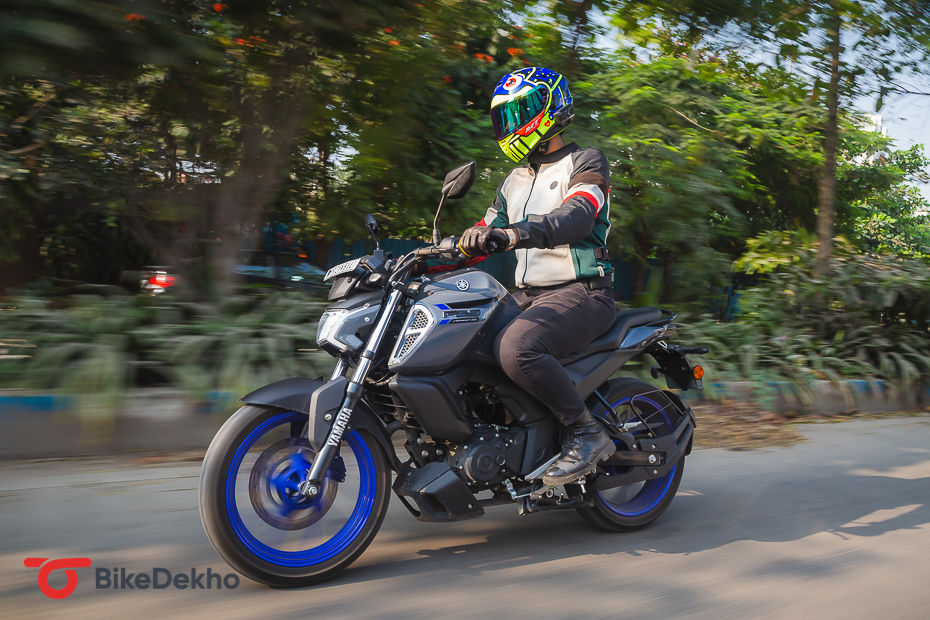 Yamaha FZS-FI V4 Price, Mileage, Weight, Images