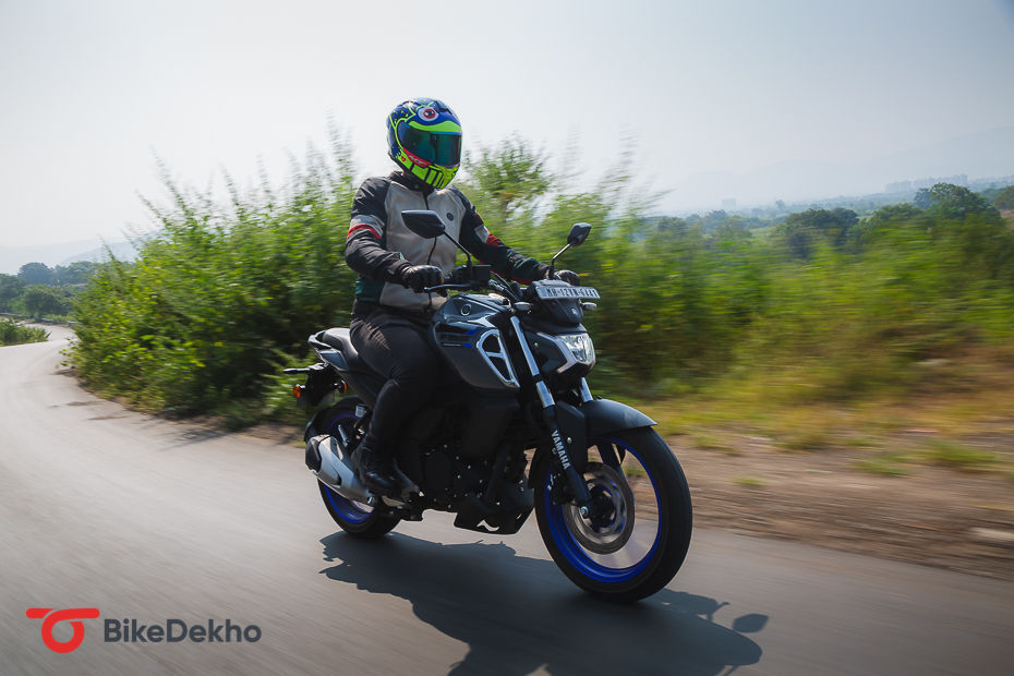 Yamaha FZS-FI V4 Price 2026 - Mileage, Colours, Images | BikeDekho
