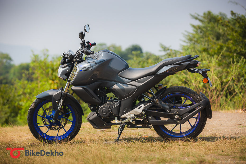 Yamaha FZS-FI V4 Price, Mileage, Weight, Images
