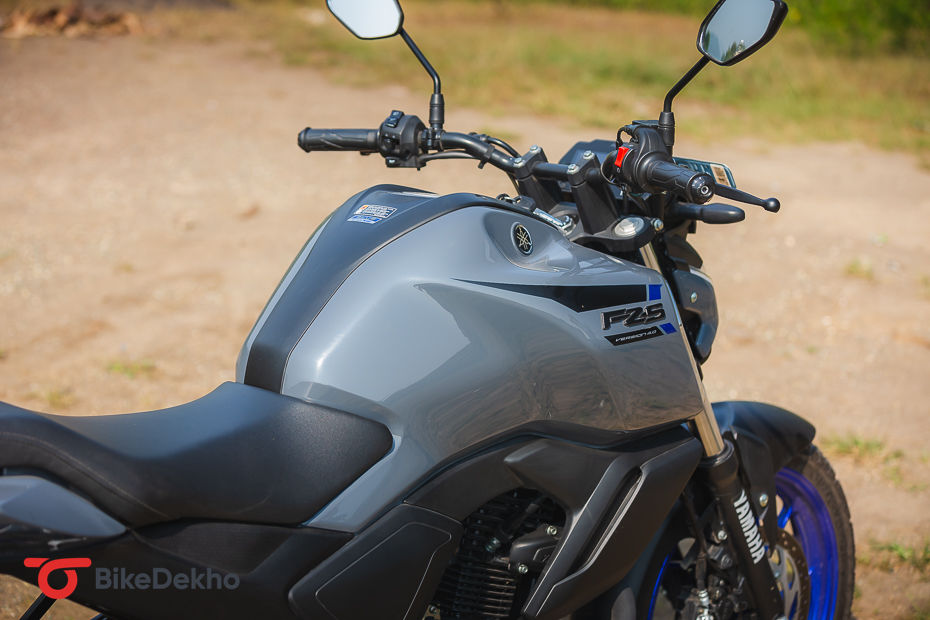 Yamaha FZS-FI V4 Price, Mileage, Weight, Images