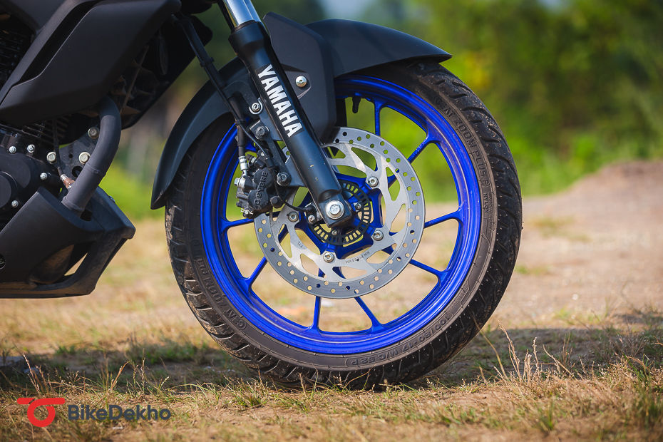 Yamaha FZS-FI V4 Price, Mileage, Weight, Images