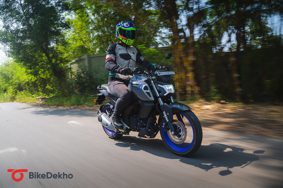 Yamaha FZS-FI V4 Price, Mileage, Weight, Images