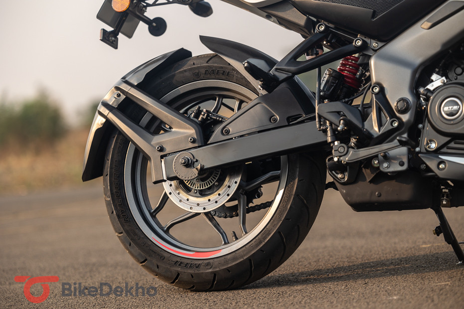 Bajaj Pulsar NS200 On road Price, Mileage, Weight, Images