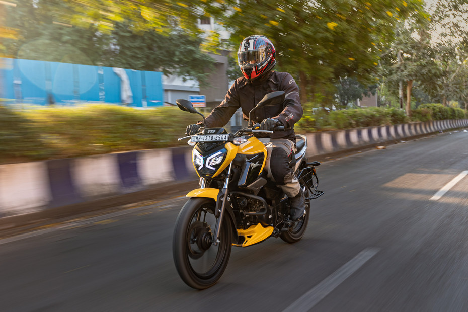 TVS Raider Price, Mileage, Weight, Specifications