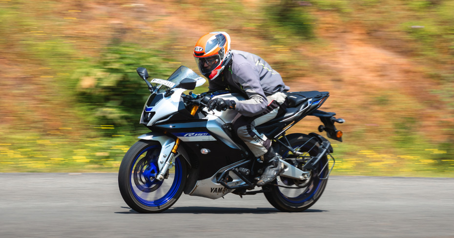 Yamaha R15 V4 Price, Mileage, Weight, Images