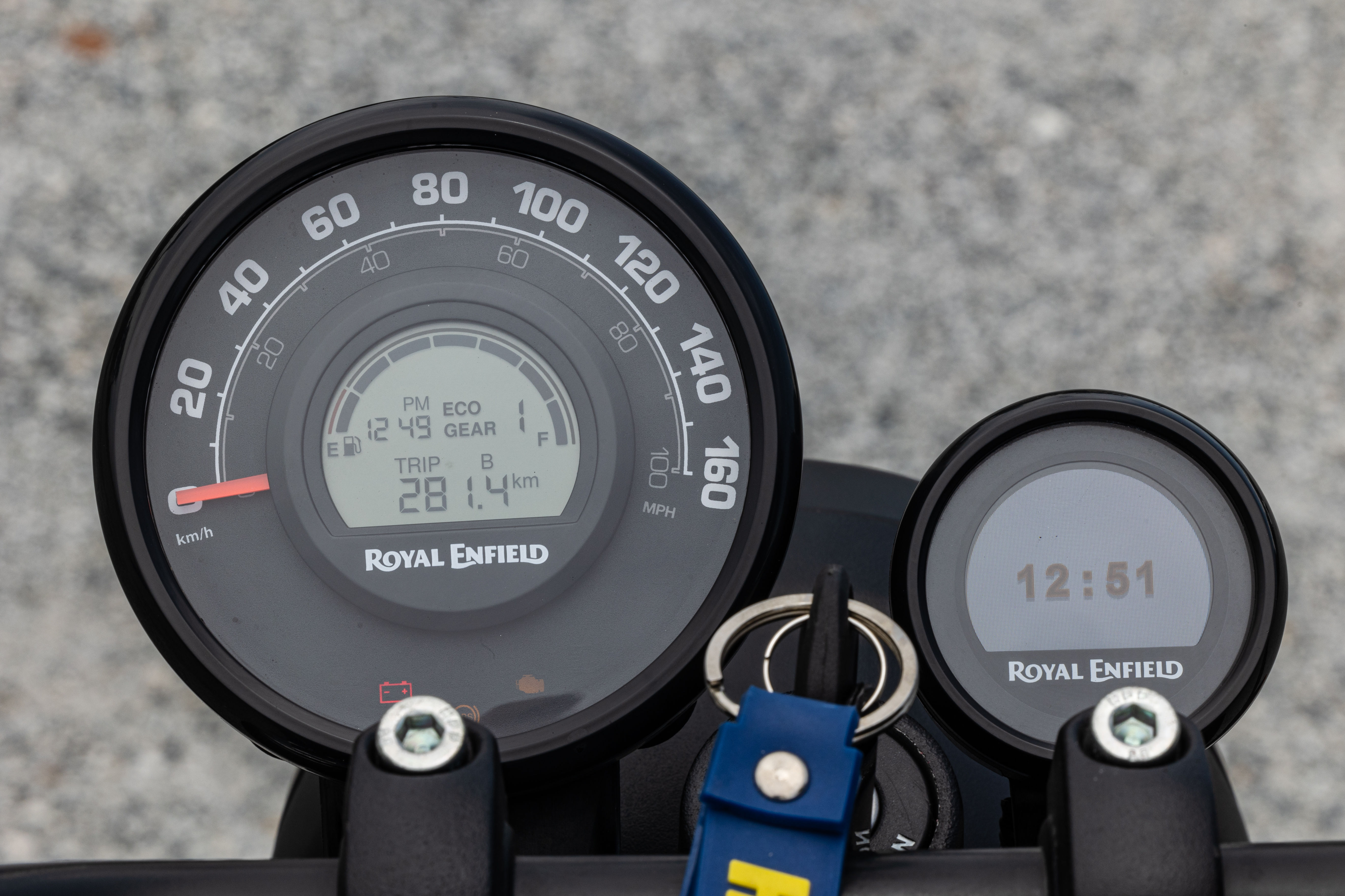 Royal Enfield Hunter 350 vs Royal Enfield Bullet 350: Price, Dimensions ...