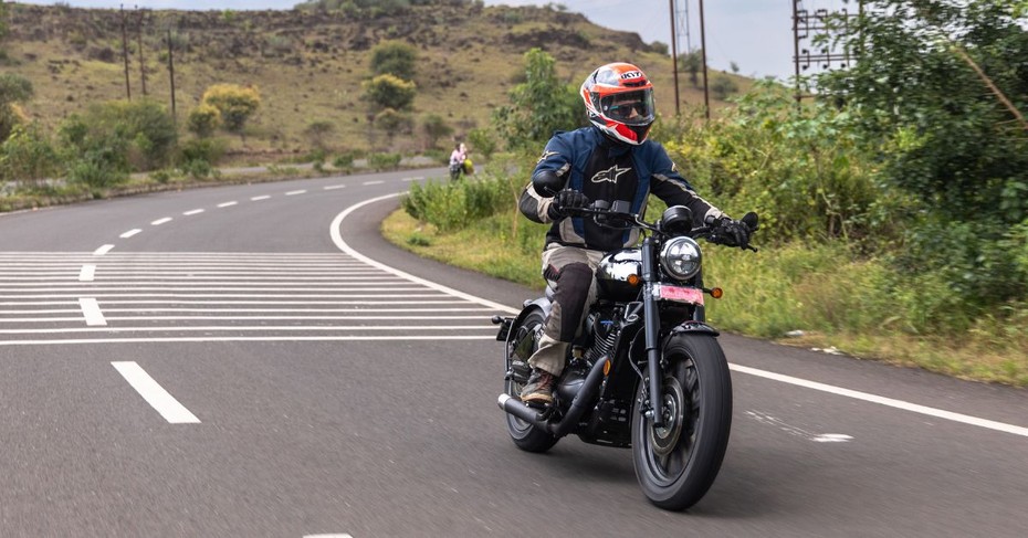 Jawa 42 Bobber Price, Mileage, Weight, Colors