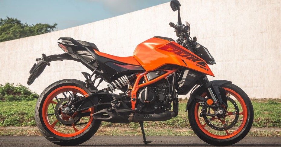 2025 TVS Apache RTR 310 Vs KTM Duke 390: Compared In Images | BikeDekho
