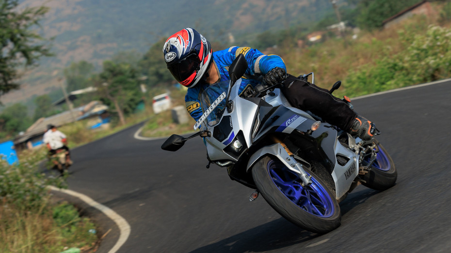 Yamaha R15 V4 Price, Mileage, Weight, Images