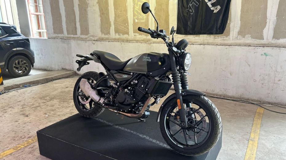 BREAKING: New Colour For Royal Enfield Guerrilla 450 Launched - Called ...