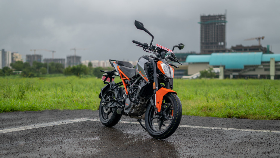 KTM 160 Duke Price- Images, Colours, Specs & Reviews