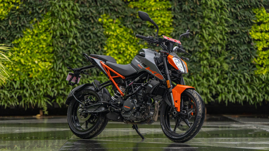 KTM 160 Duke Price 2026 - Mileage, Colours, Images | BikeDekho