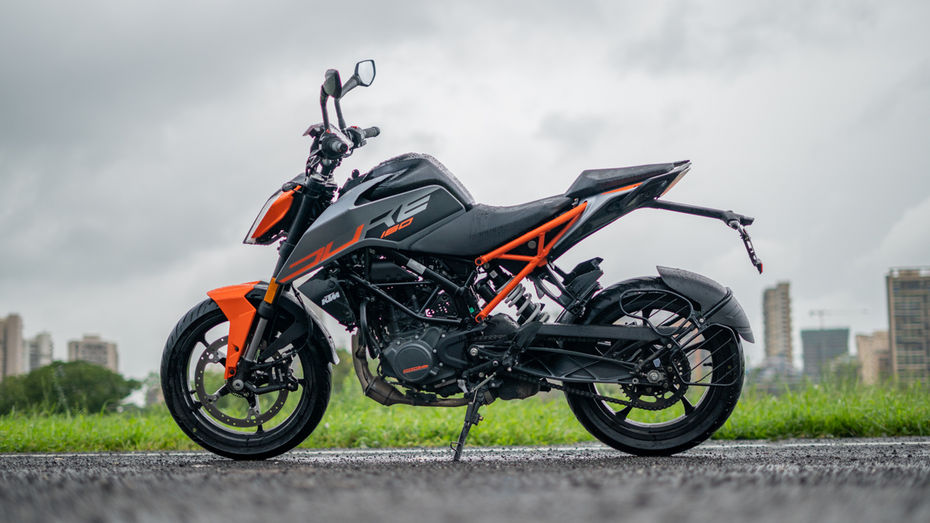 KTM 160 Duke Price 2026 - Mileage, Colours, Images | BikeDekho