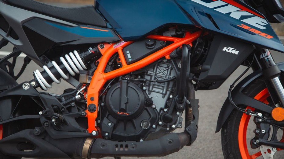 KTM RC 490 Spied For The First Time, Launch Likely In 2027 | BikeDekho