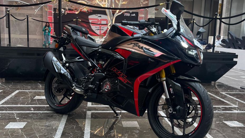BREAKING: 2025 TVS Apache 160 4V & 200 4V Launched: 20th Anniversary ...