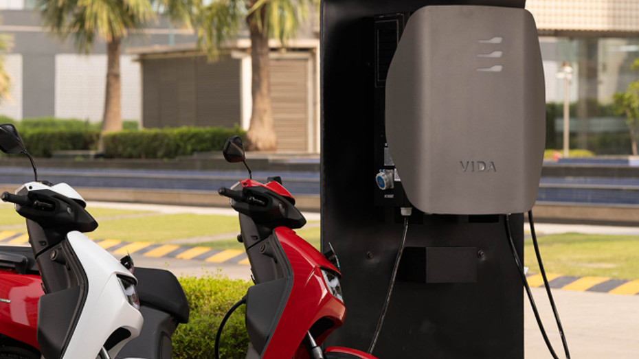 2025 Vida VX2 Plus vs Vida V2 Plus: Differences Compared | BikeDekho