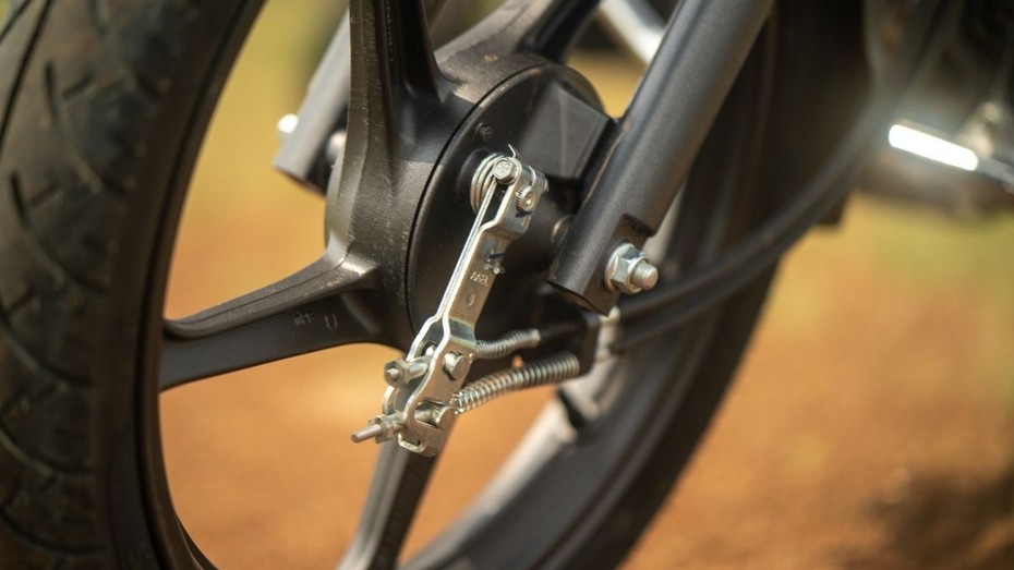 CBS vs ABS: Choosing the Right System | BikeDekho