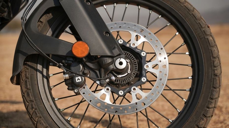 CBS vs ABS: Choosing the Right System | BikeDekho