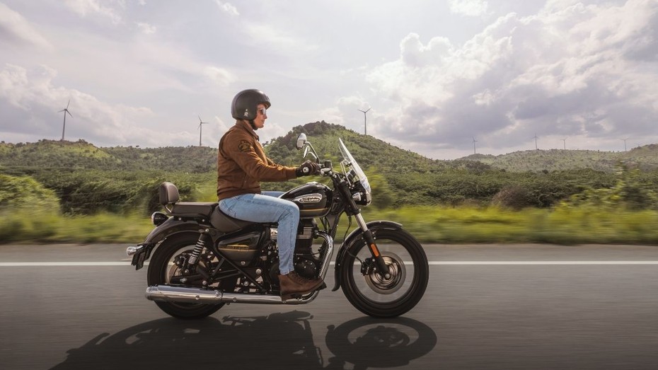 2025 Royal Enfield Meteor 350 vs 2025 Yezdi Roadster: Price And Specifications Comparison ...
