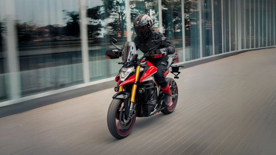 Ultraviolette X47 Crossover vs KTM 250 Adventure: Which Adventure Bike ...