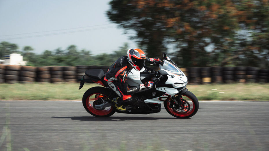 Top 5 Bikes Under Rs 5 Lakh In India 2025: Xtreme 250R, Himalayan 450 ...