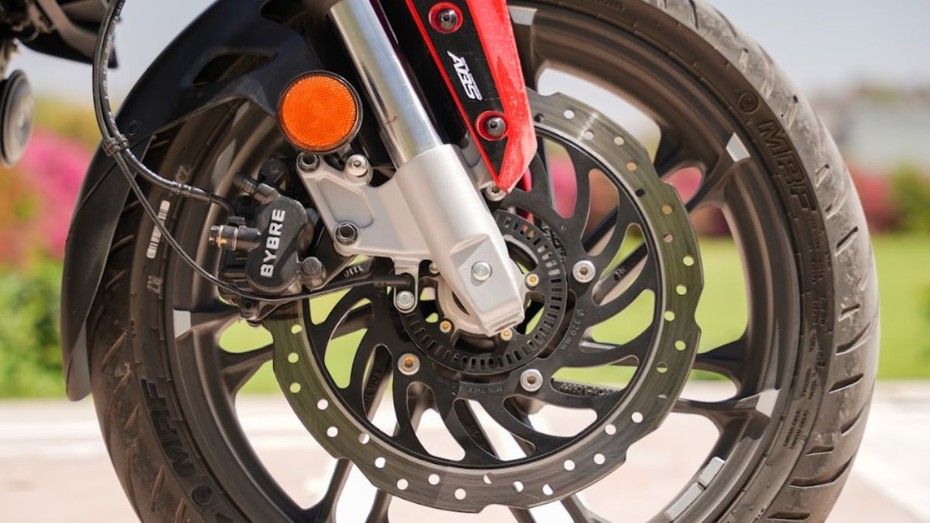 A Beginner's Guide to Disc vs Drum Brakes: Which One Is Better? | BikeDekho