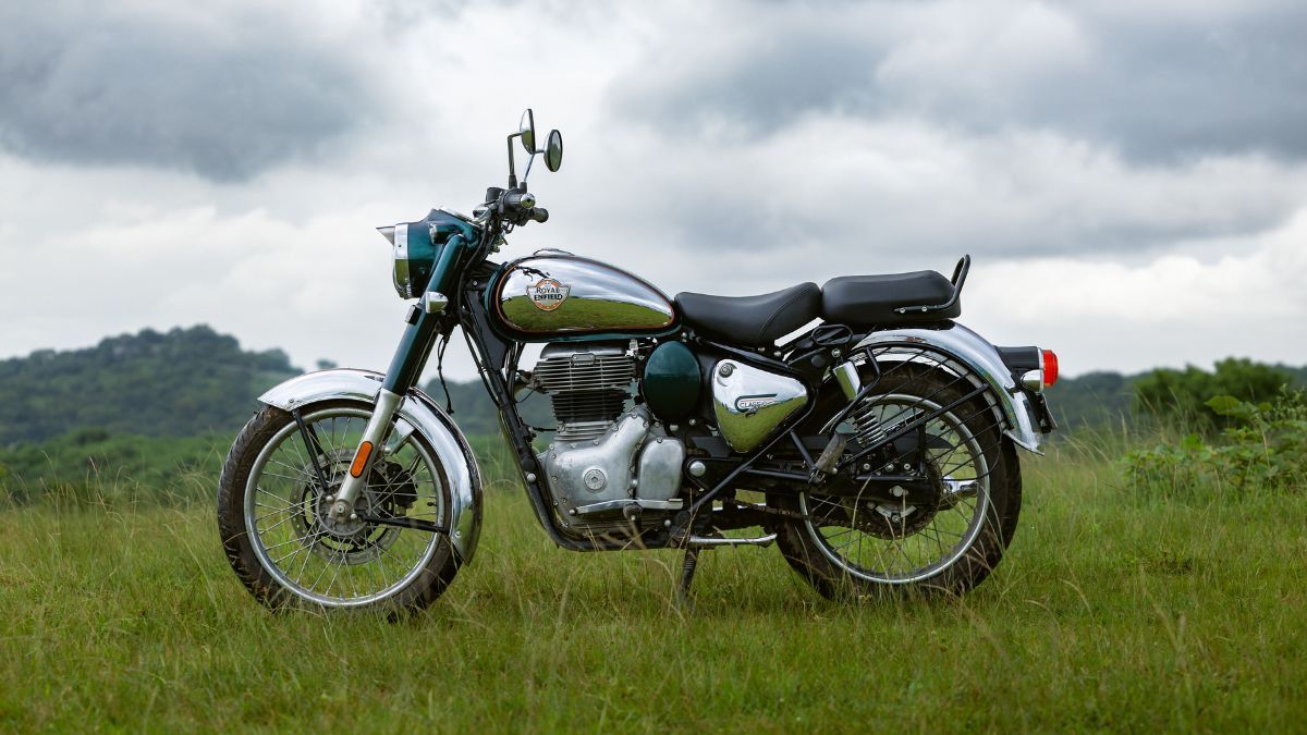 Royal Enfield Classic 350 vs Bullet 350 Image Comparison: Colours ...