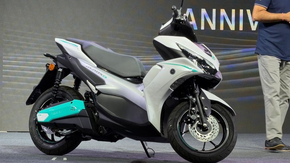 Yamaha AEROX-E | Price, Colours, Photos