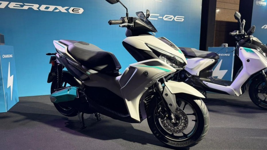 Yamaha AEROX-E | Price, Colours, Photos