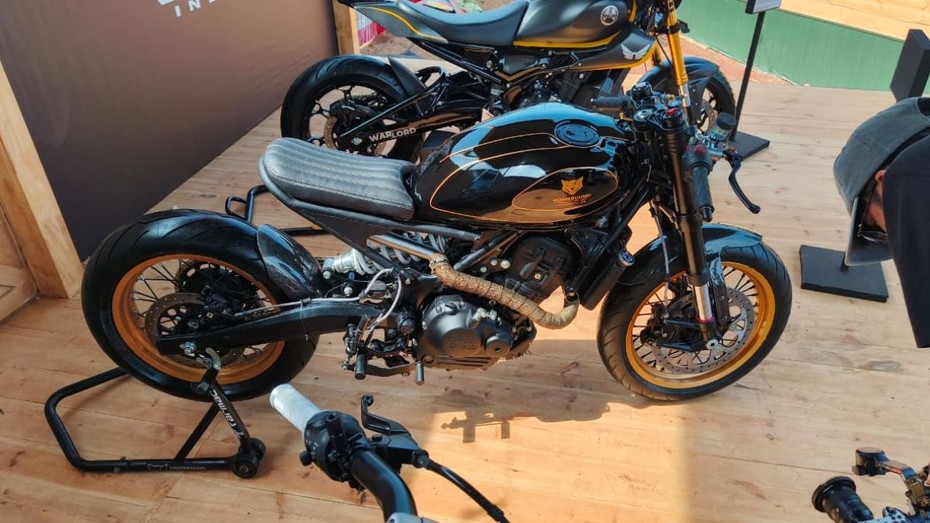 Motoverse 2025: These Modified Royal Enfield Guerrilla 450s Are Out Of ...