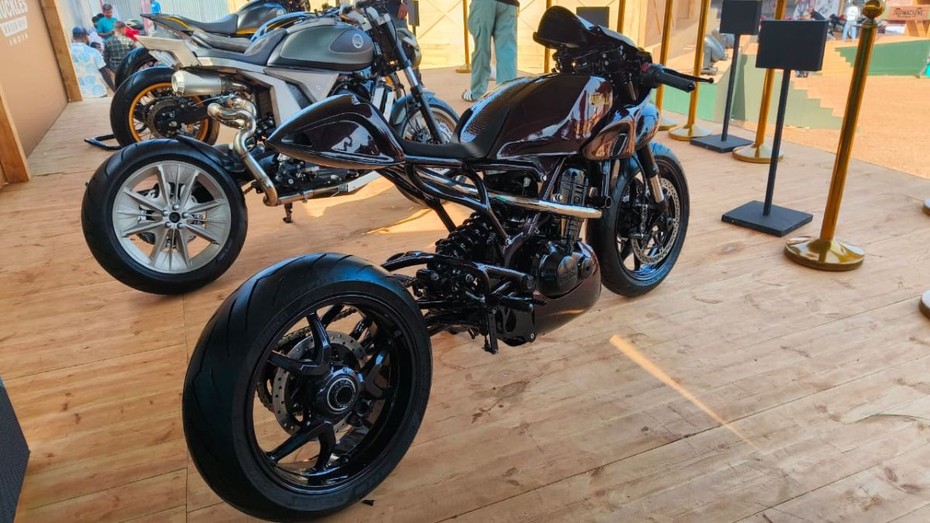 Motoverse 2025: These Modified Royal Enfield Guerrilla 450s Are Out Of ...