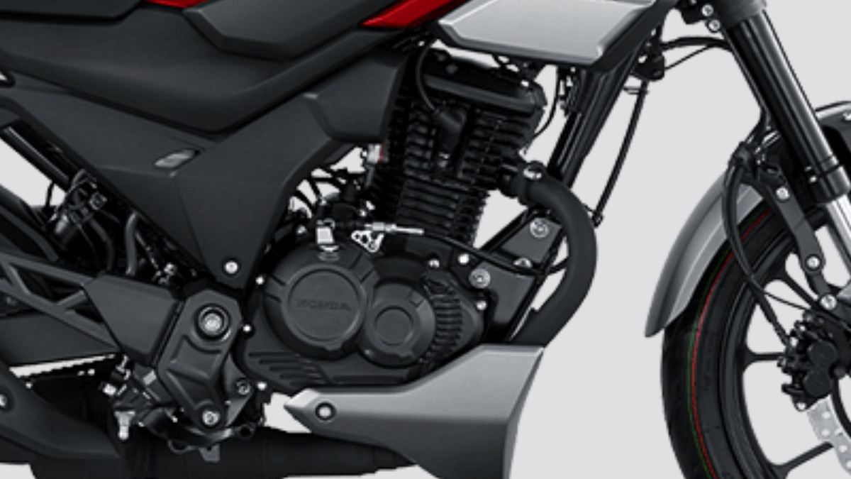 Yamaha XSR 155 vs Honda CB190TR: Image Comparison | BikeDekho
