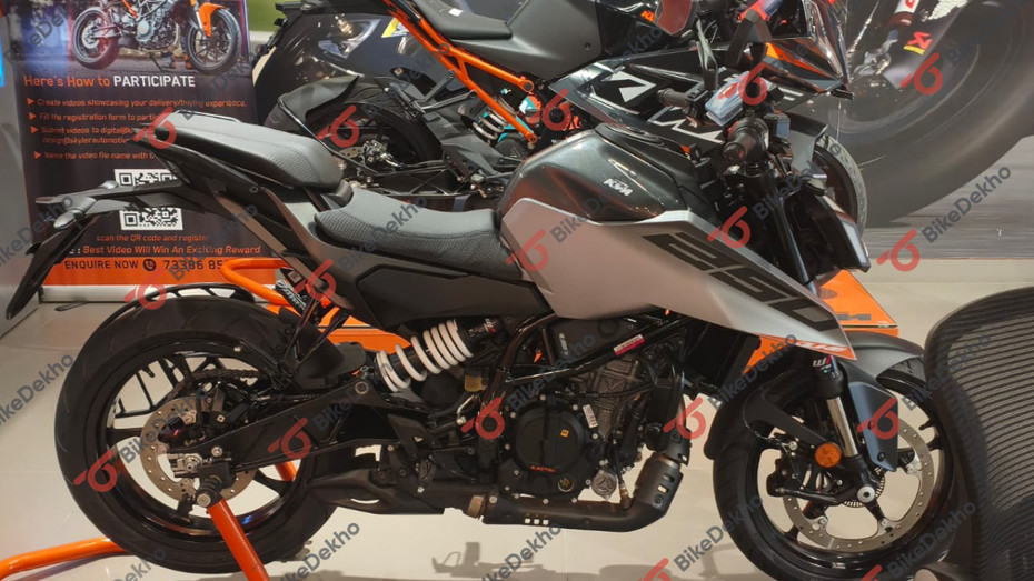 KTM 250 Duke Silver Metallic Grey Colour Launched in India | BikeDekho