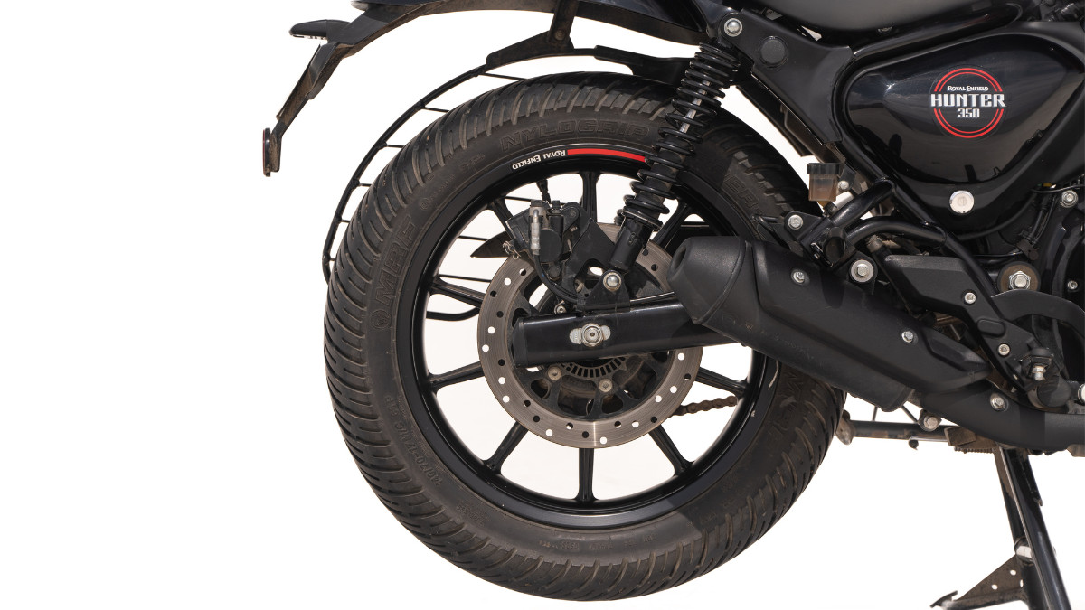 Royal Enfield Hunter 350 vs Triumph Speed 400: Detailed Comparison ...