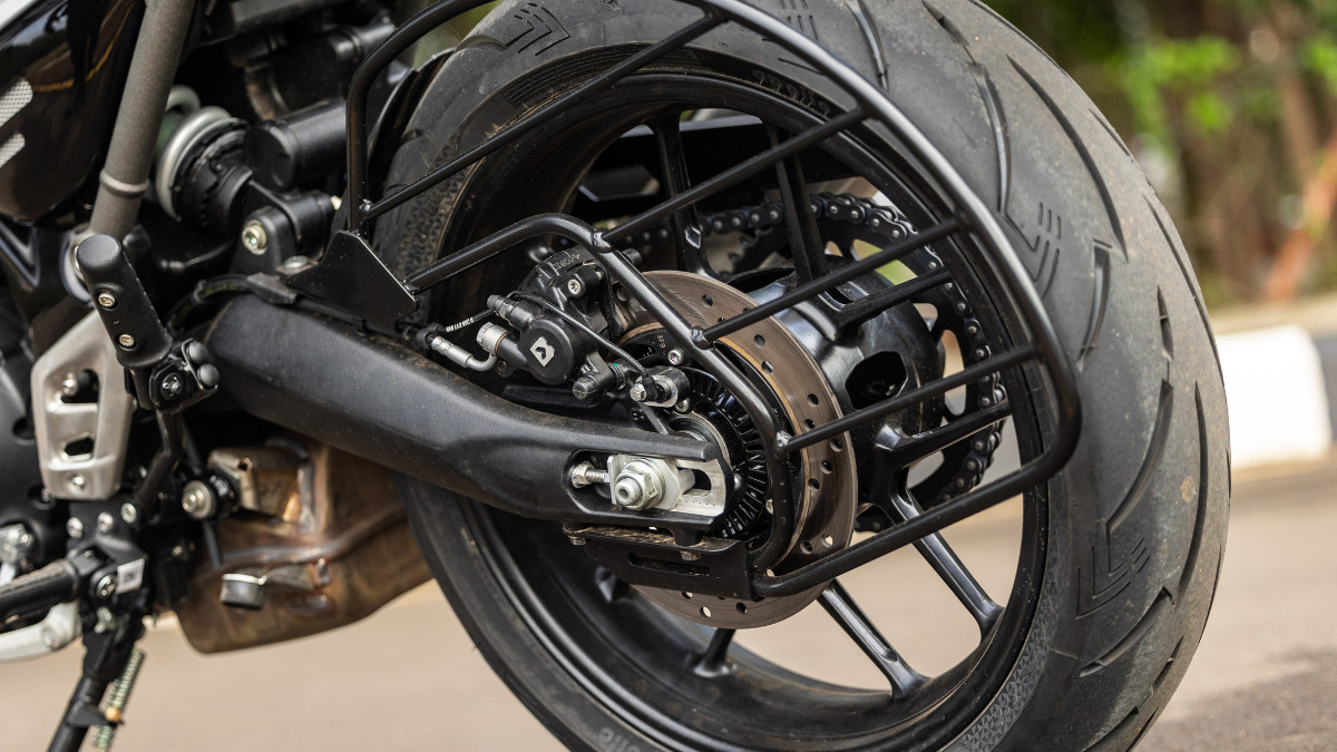 Royal Enfield Hunter 350 vs Triumph Speed 400: Detailed Comparison ...