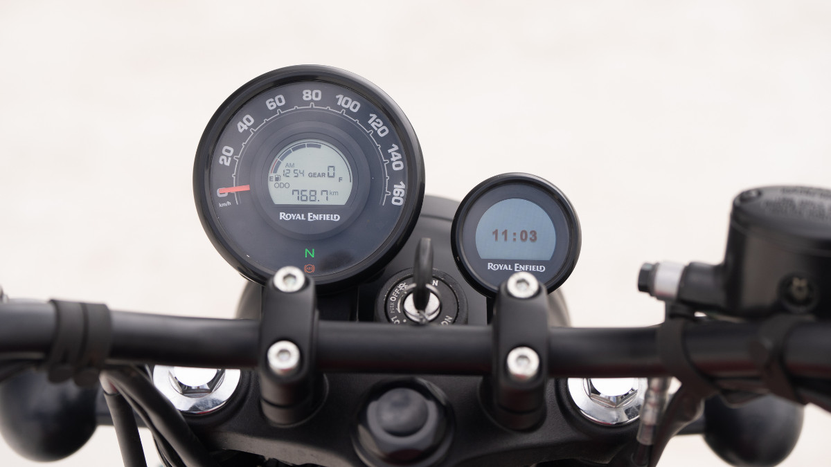 Royal Enfield Hunter 350 vs Triumph Speed 400: Detailed Comparison ...