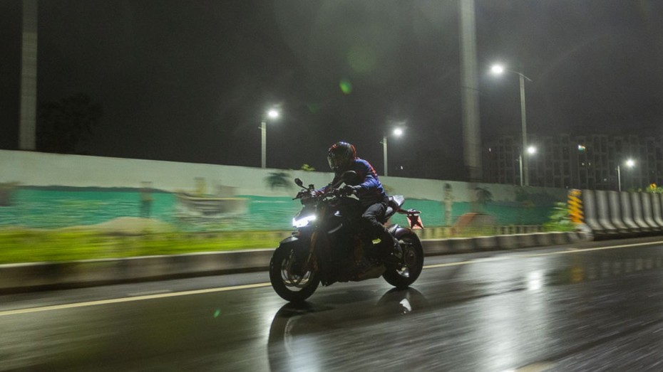 Tips For Safer Night Motorcycle Rides | BikeDekho