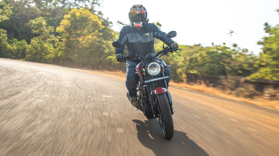 Yamaha XSR155 vs TVS Apache RTR 160 4V: Price, Dimensions, Design ...