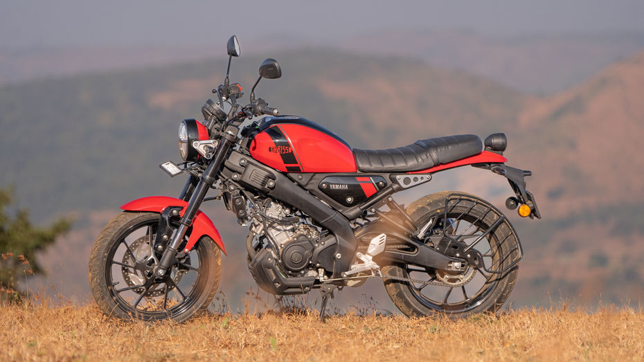 Yamaha XSR 155 vs Honda Unicorn Detailed Comparison: Price, Engine ...