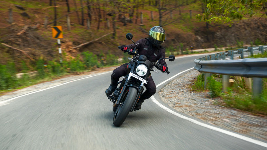 Royal Enfield Guerrilla 450 Price 2026 - Mileage, Colours, Images ...